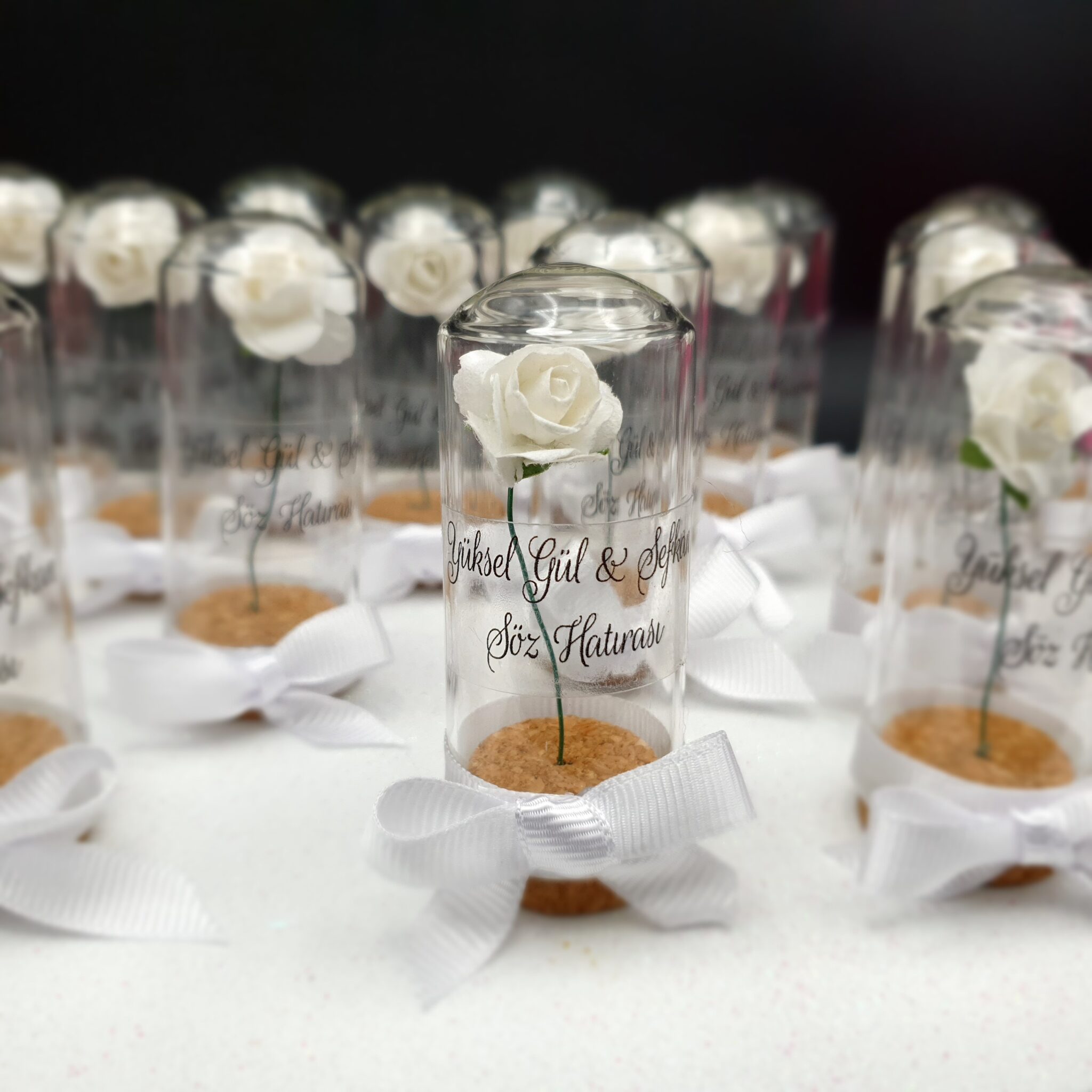 Dekoriertes Reagenzglas mit Blume | Gastgeschenke-Hobbywelt